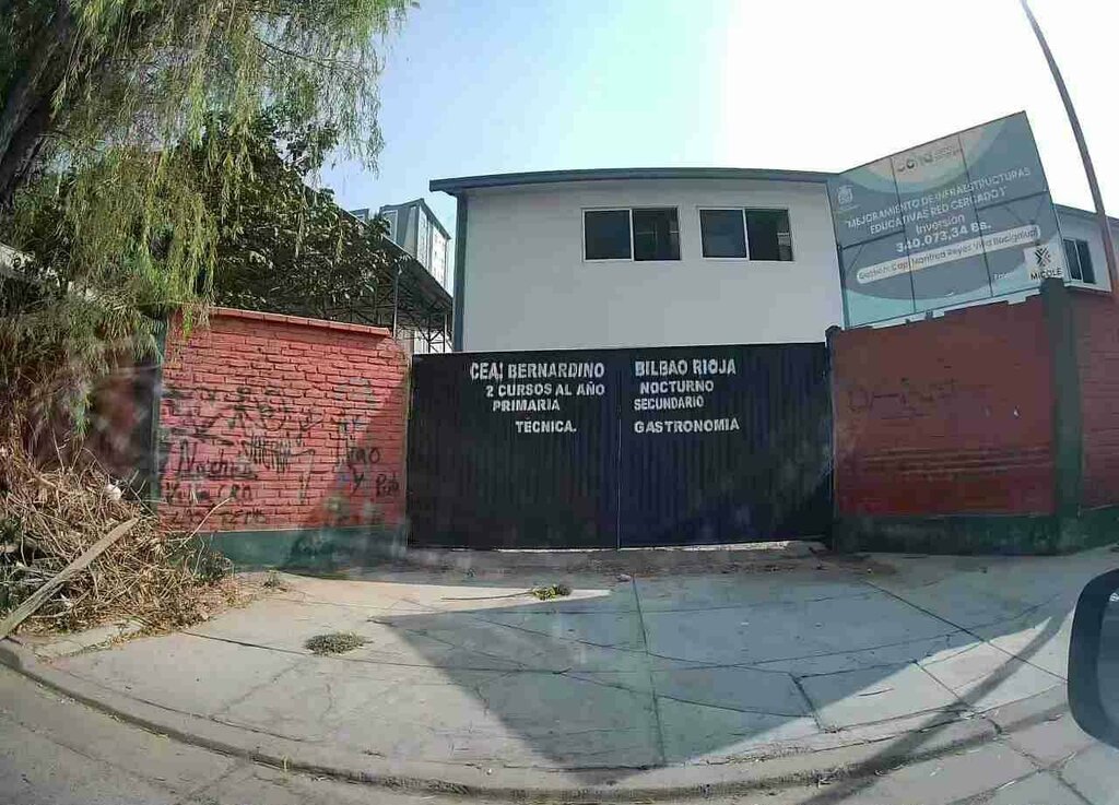 Yüksekokul Cea Bernardino Bilbao Rioja, Cochabamba, foto