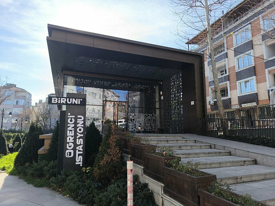 Eğitim merkezleri Biruni Öğrenci İstasyonu, İstanbul, foto