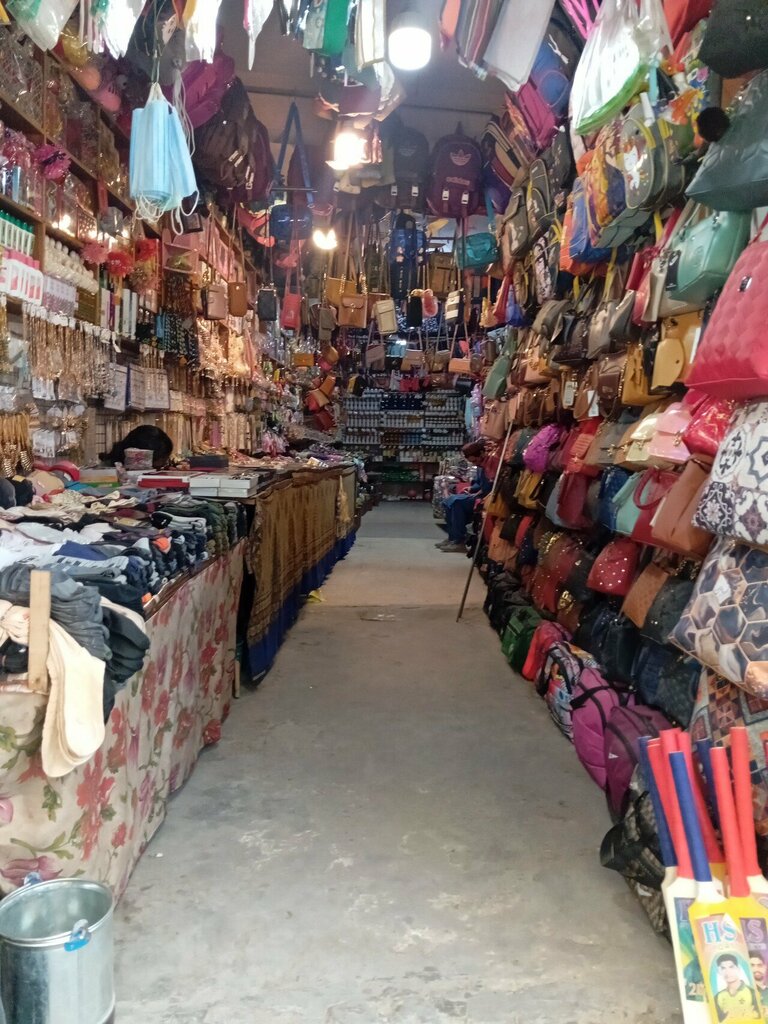 Kozmetik ve parfümeri mağazaları Bags & Cosmetics Store, Rawalpindi, foto