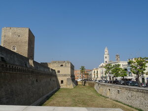 Castello Normanno-Svevo (Apulia, Bari), müzeler ve sanat galerileri  Bari'den