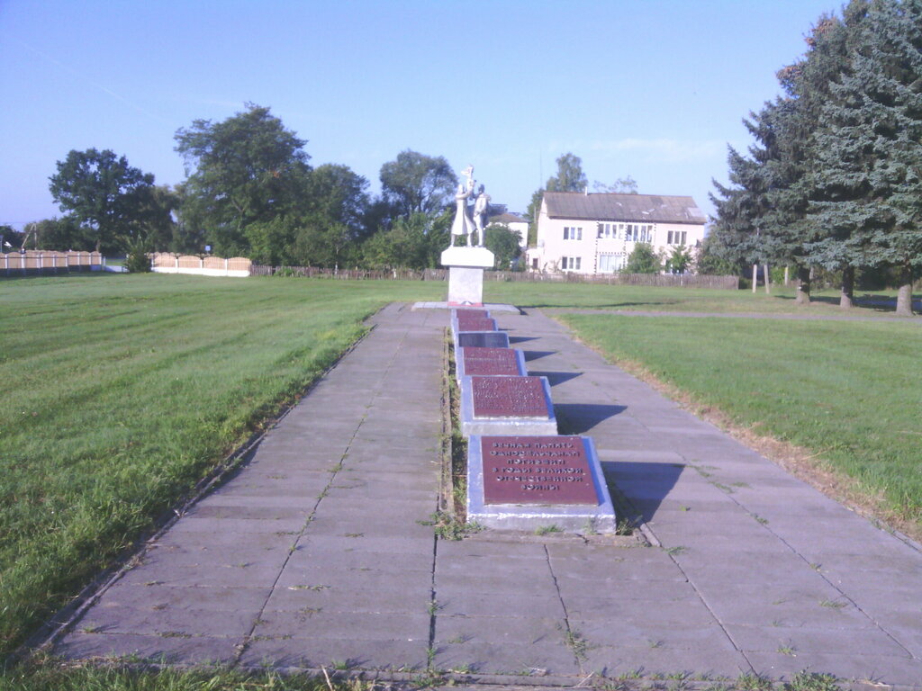 Anıt, heykel Землякам, погибшим в годы Великой Отечественной войны, Brestskaya oblastı, foto
