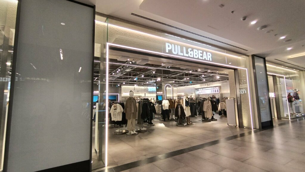 Giyim mağazası Pull&Bear, Bakü, foto