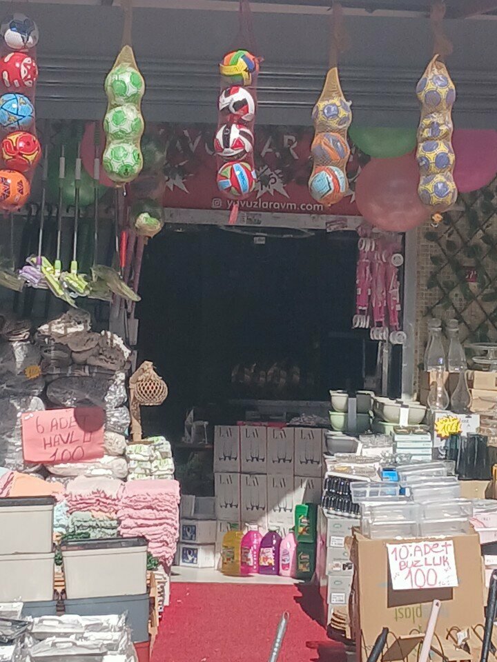 Ucuzluk mağazası Yavuzlar Avm, İstanbul, foto