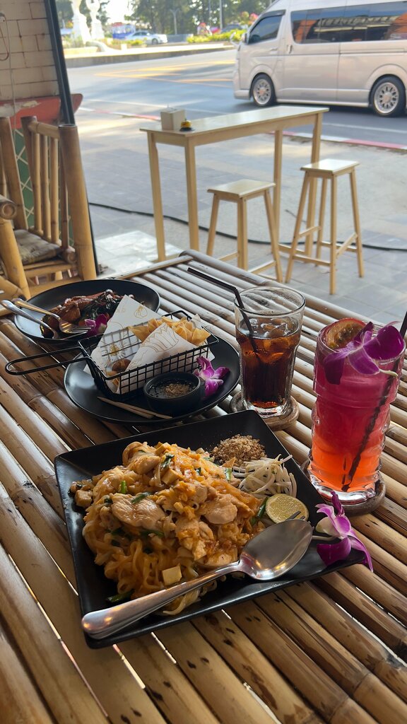 Kafe Tiki Tees Bar & Restaurant, Phuket Eyaleti, foto