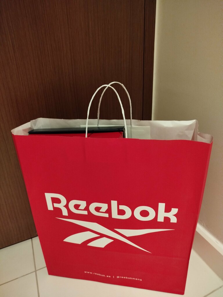 Spor giyim ve ayakkabı Reebok, Dubai, foto