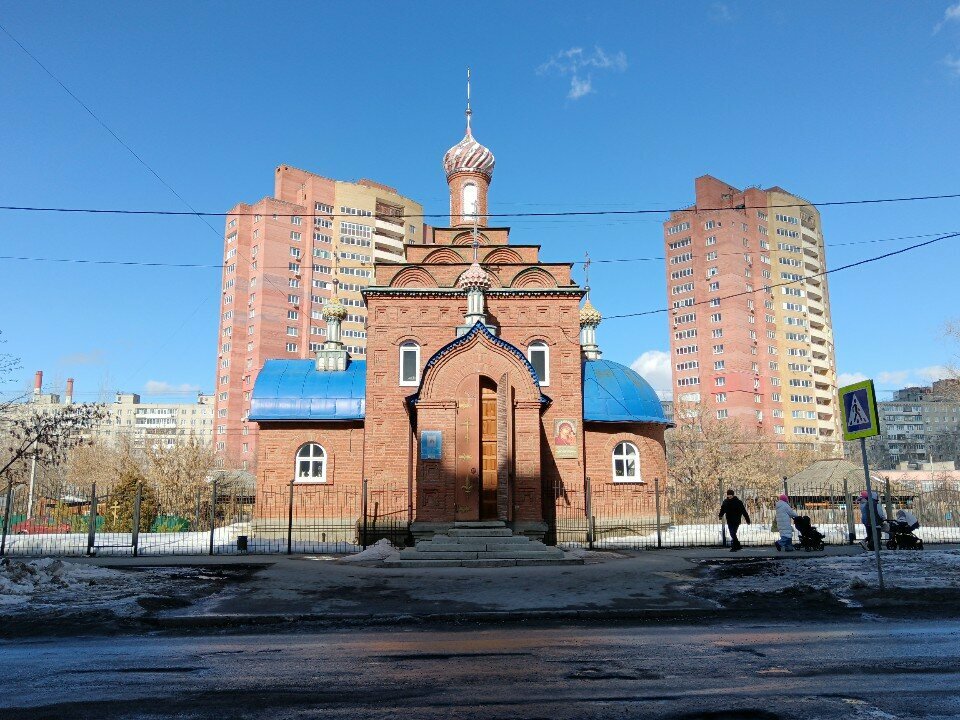Şapel, haç anıtı Chapel of the Holy Spring, Ufa, foto