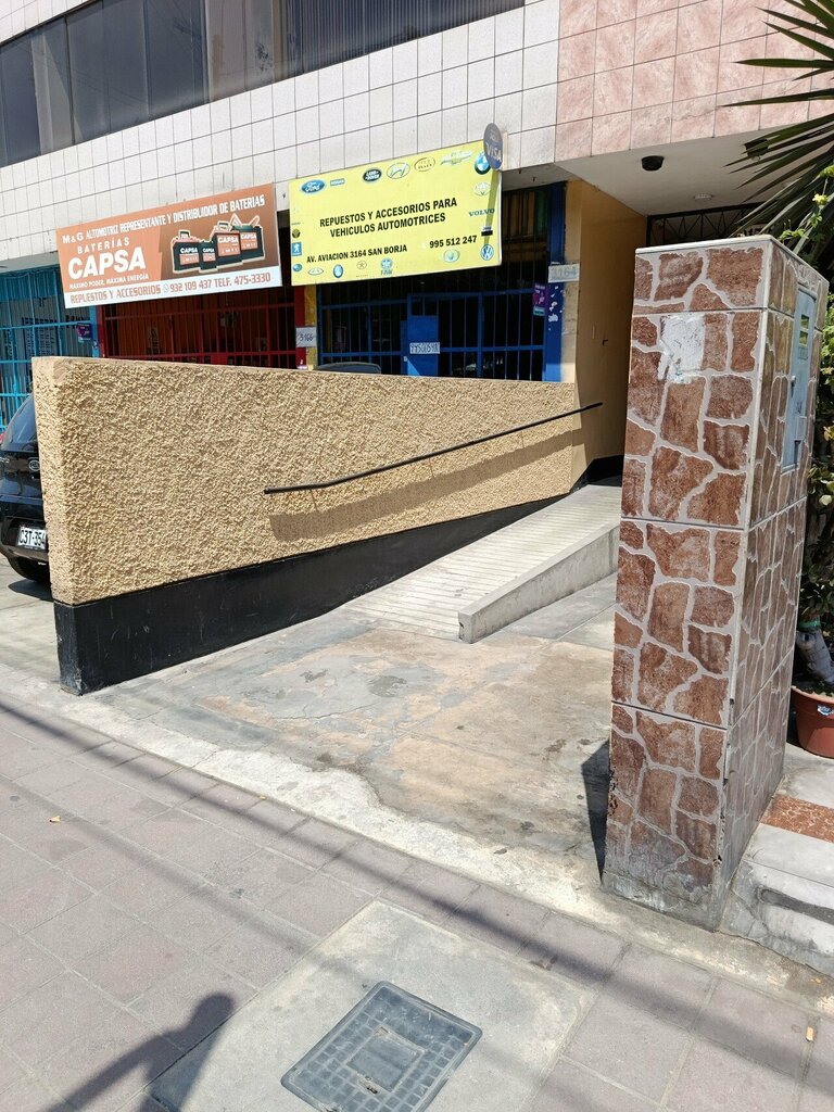 Otomobil yedek parçaları Repuestos y accesorios para vehiculos automotrices, Lima, foto