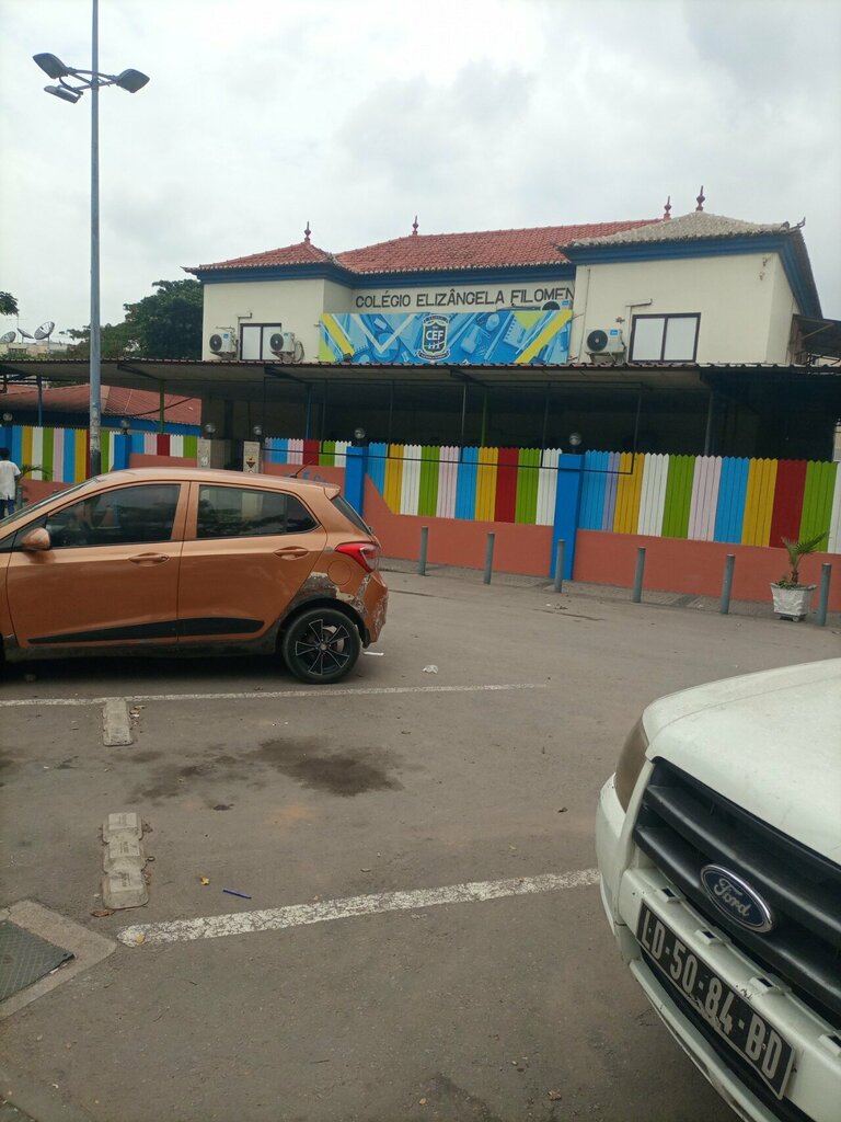 Yüksekokul Colégio Elisângela Filomena, Loanda, foto