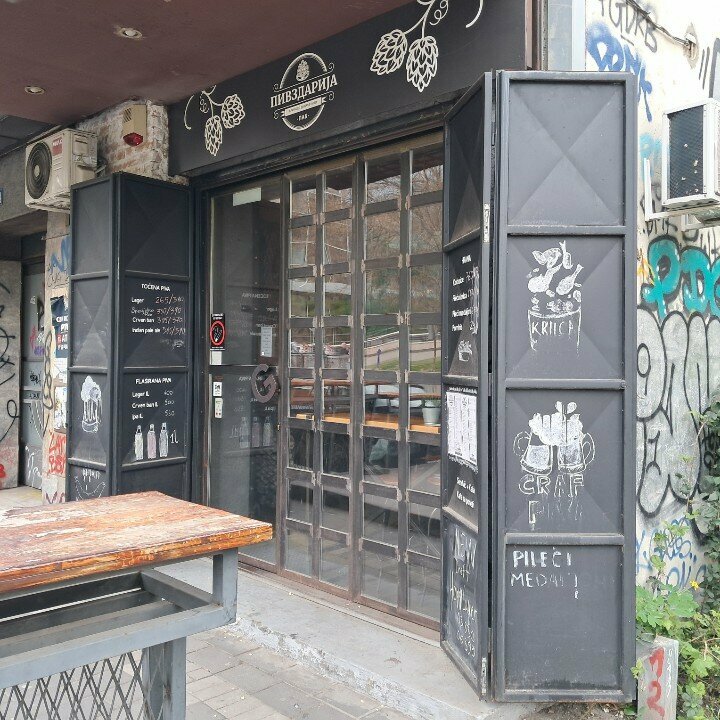 Bira dükkanı Pab Pivzdarija, Belgrad, foto