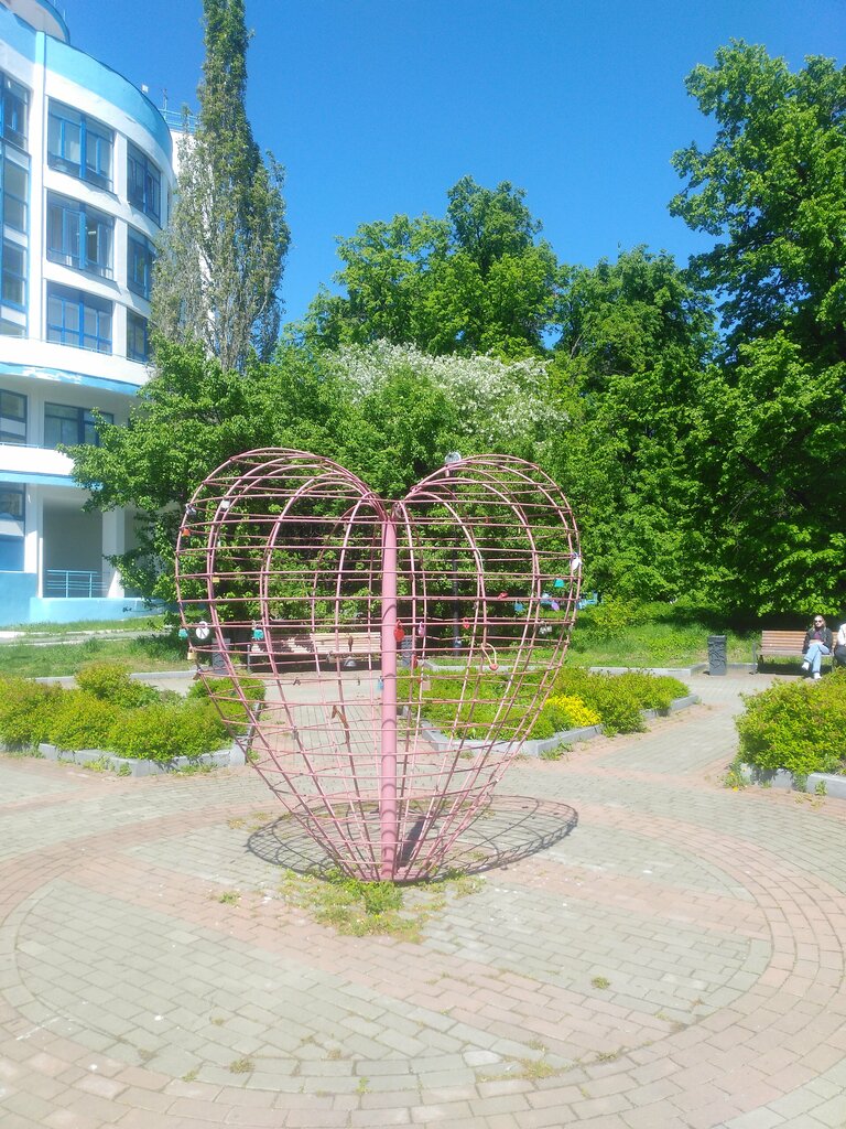 Park, sokak heykeli Сердце, Yekaterinburg, foto