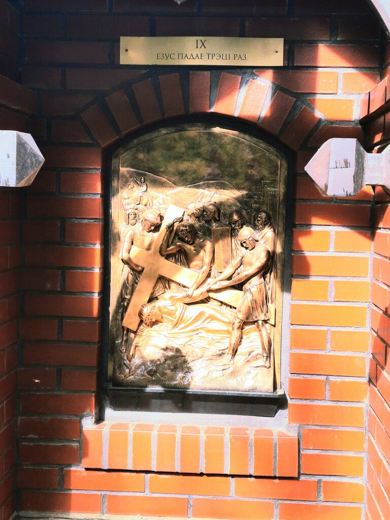Şapel, haç anıtı Иисус падает в третий раз под крестом, Minskaya oblastı, foto