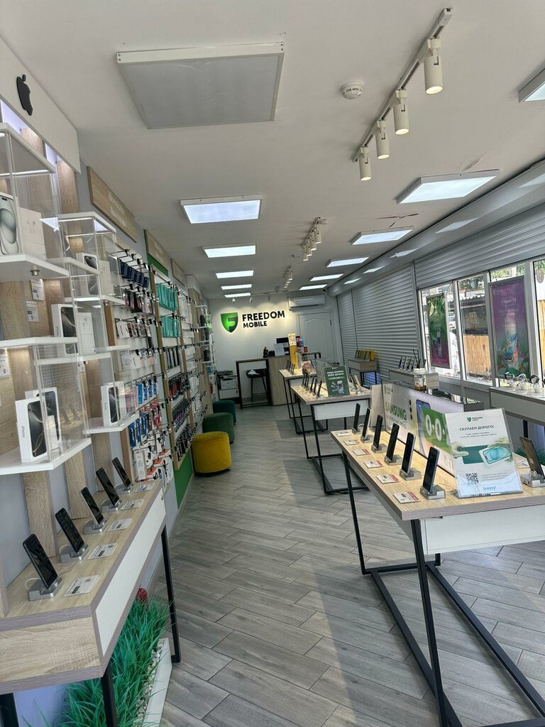 Cep telefonu ve aksesuarları satış mağazaları Freedom Mobile, Kentav, foto
