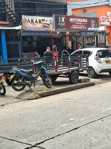 Dakar (Valle del Cauca, Municipio de Santiago de Cali, Carrera 44, 19-13), otomobil servisi  Cali'den