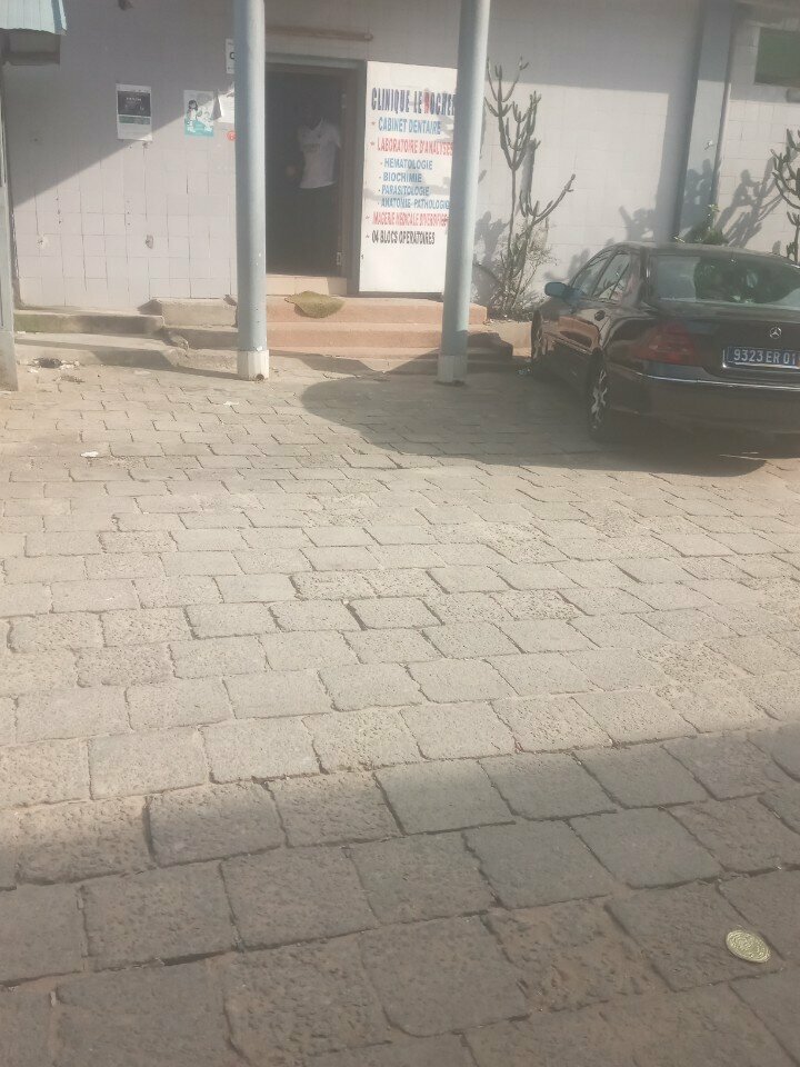 Tıp merkezleri ve klinikler Le Rocher Clinic, Abican, foto