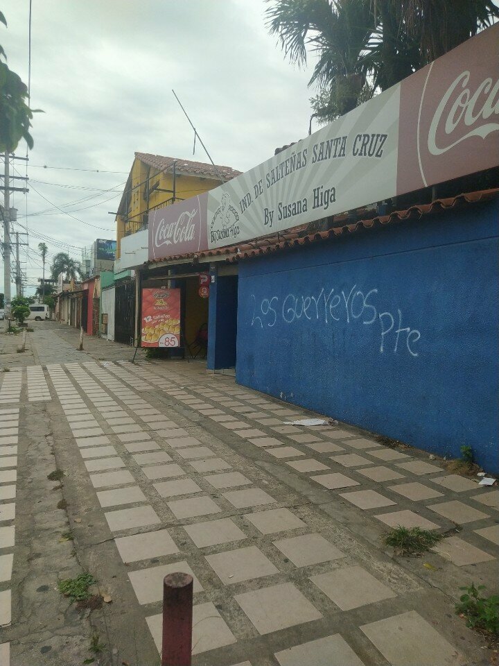Fast food Industrias De Salteña Santa Cruz by Susana Higa, Santa‑Krus, foto