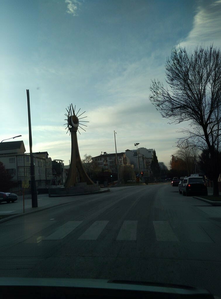 Park, sokak heykeli Tepebaşı Anıtı, Bilecik, foto