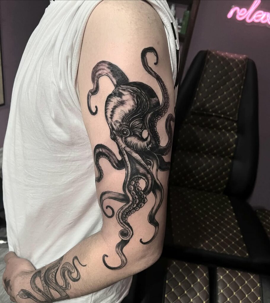 Dövmeciler Phoenix Tattoo Studio, Bursa, foto