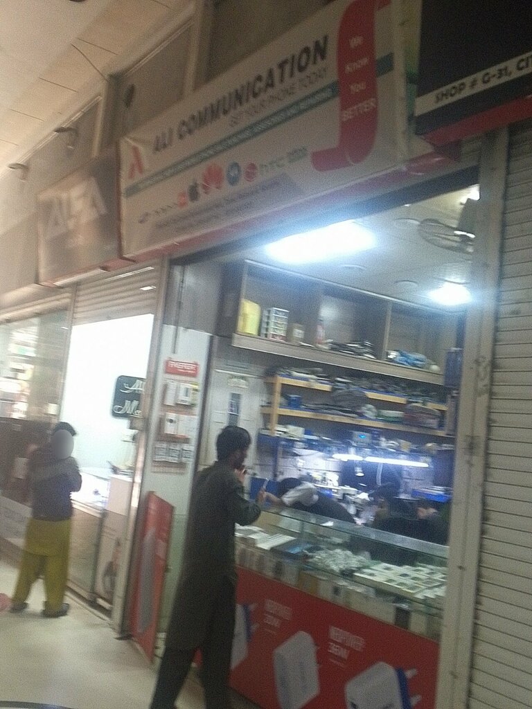 Cep telefonu aksesuarları Ali communication, Karaçi, foto