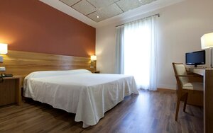 Hotel Bulevard (Comunidad Autónoma de Valenciana, Castellón, Castellón de la Plana, Benicasim, Calle Cristóbal Colón), otel