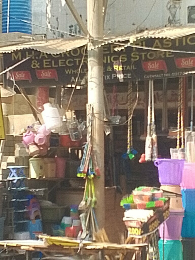 Tek kullanımlık mutfak gereçleri MashAllah Crockery, Karaçi, foto
