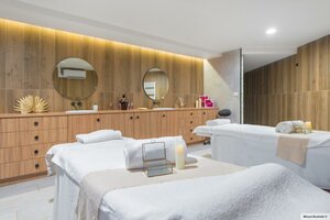 Golden Tulip Lyon Ouest Techlid Hotel and SPA (Rhone, Arrondissement de Lyon, Limonest), otel