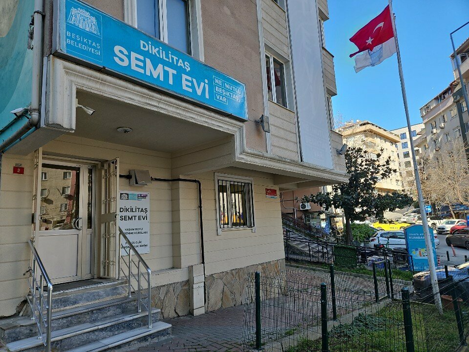 Belediye ve kamu hizmetleri merkezi Dikilitaş Semt Evi, İstanbul, foto