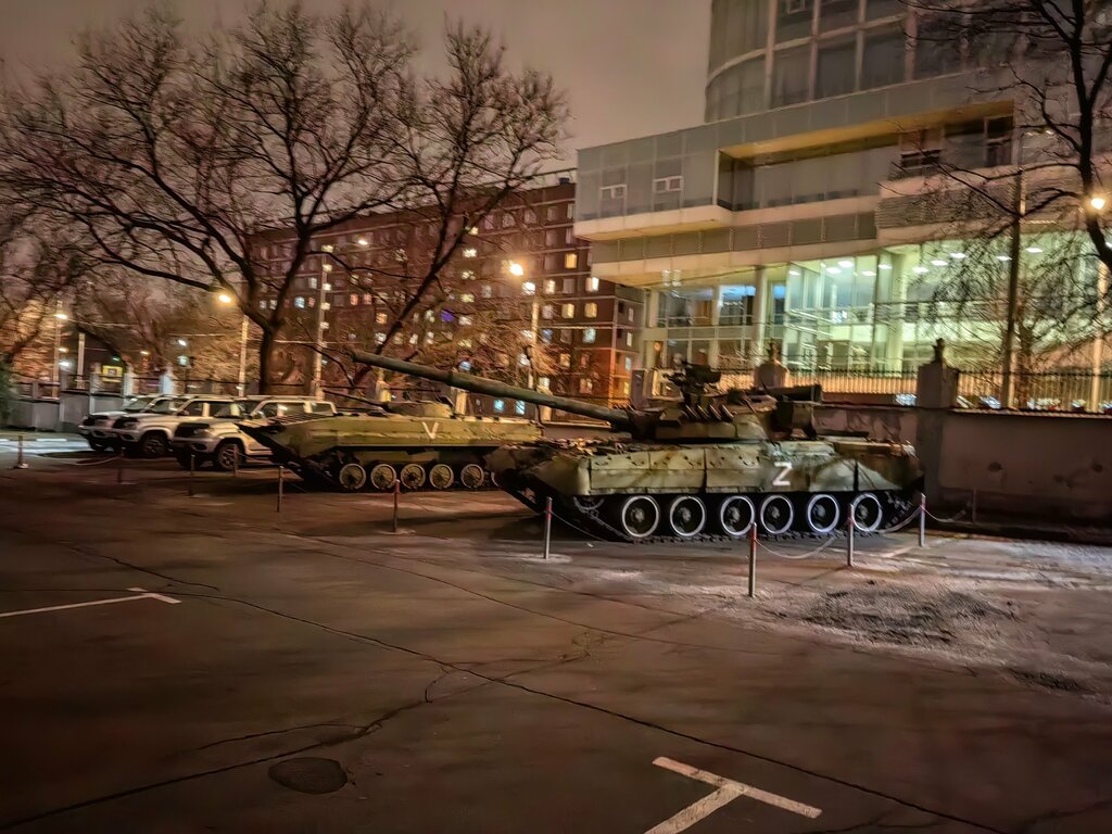 Teknoloji anıtı Оружие победы Т-80УД, Moskova, foto