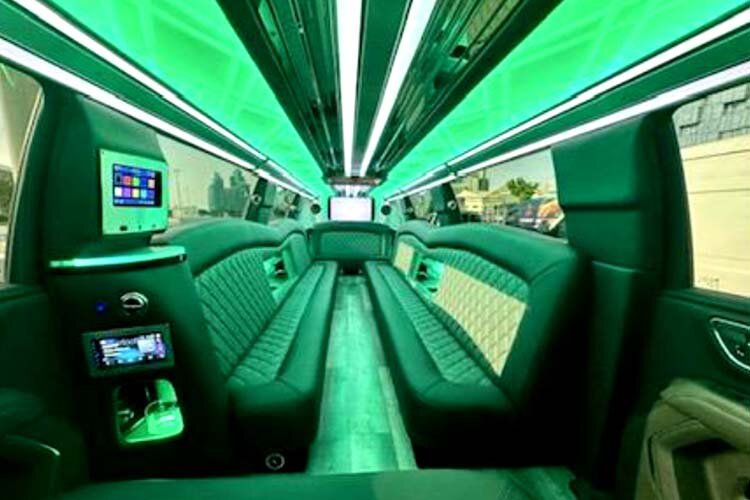 Oto kiralama Swat Limousine Car Rental, Dubai, foto