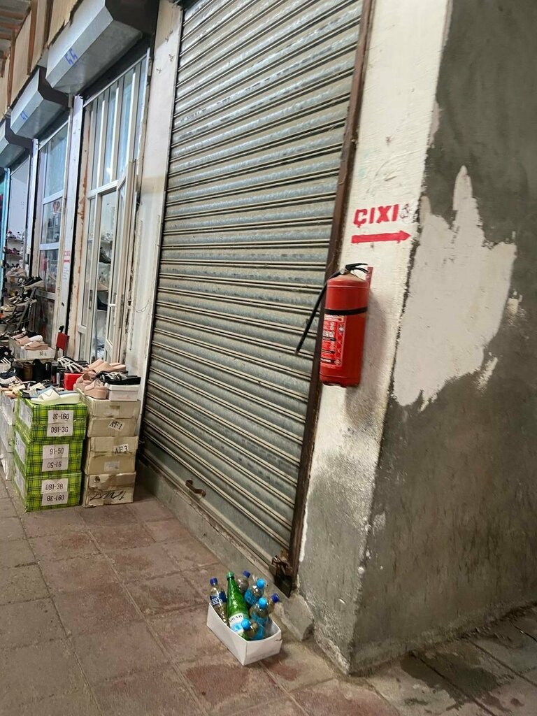 Giyim mağazası Kişi geyimləri, Mingeçevir, foto