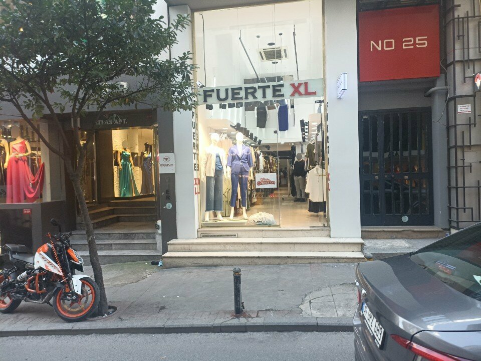 Giyim mağazası Fuerte Xl, İstanbul, foto