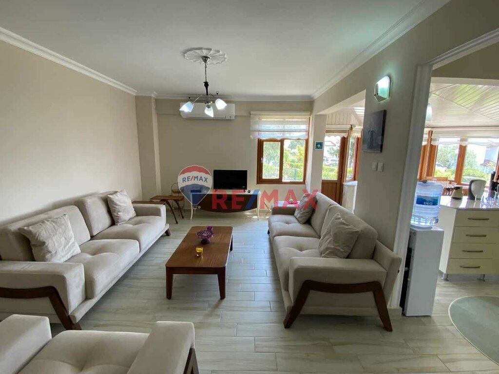 Emlak ofisi Deniz Çevirgen Re/max Sonuç, İstanbul, foto