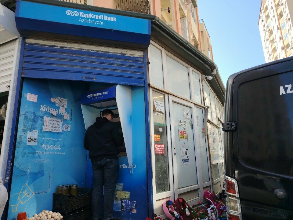 ATM'ler YapıKredi bank ATM, Bakü, foto
