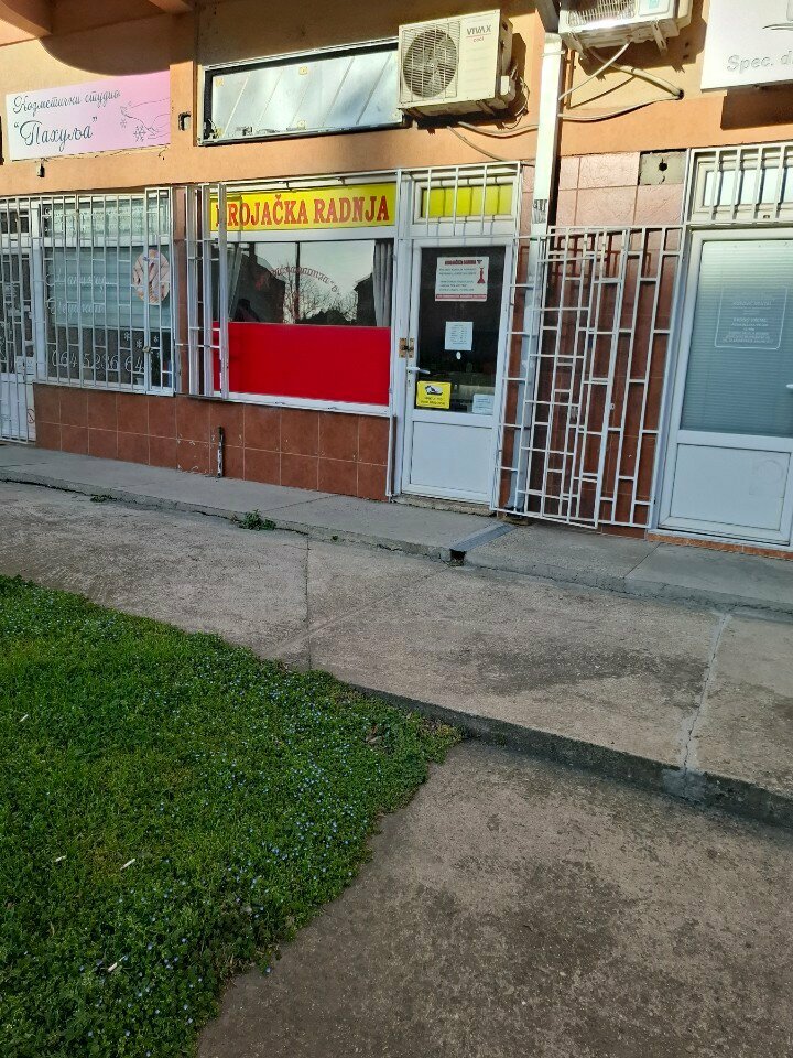 Kıyafet tamiri D, Novi Sad, foto