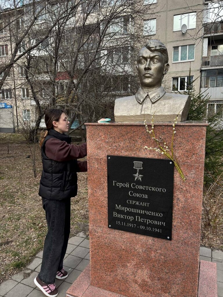 Anıt, heykel Виктор Петрович Мирошниченко, Krasnoyarsk, foto