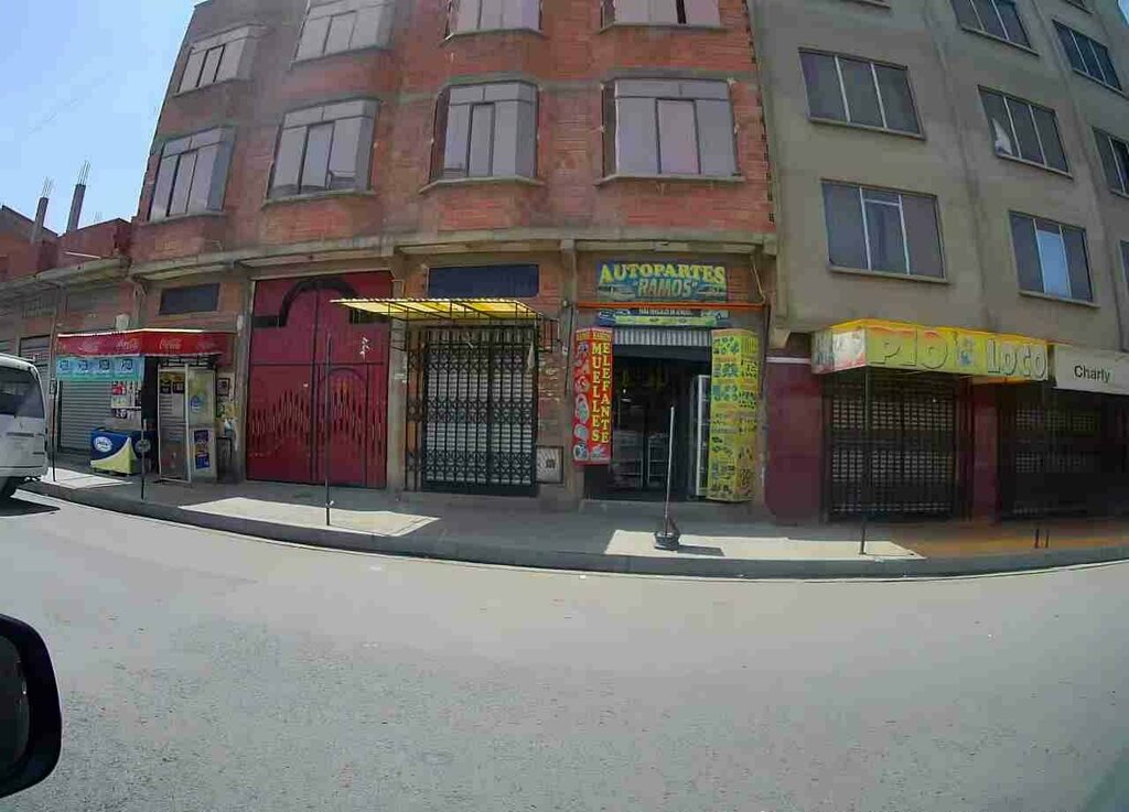 Motosiklet yedek parçaları Autopartes Ramos, El Alto, foto