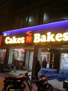 Cakes and bakes sweets (Masood Farooqi Road No:103, Garden Town, Block Abu Bakar), pasta, şekerleme ve tatlı  Lahor'dan