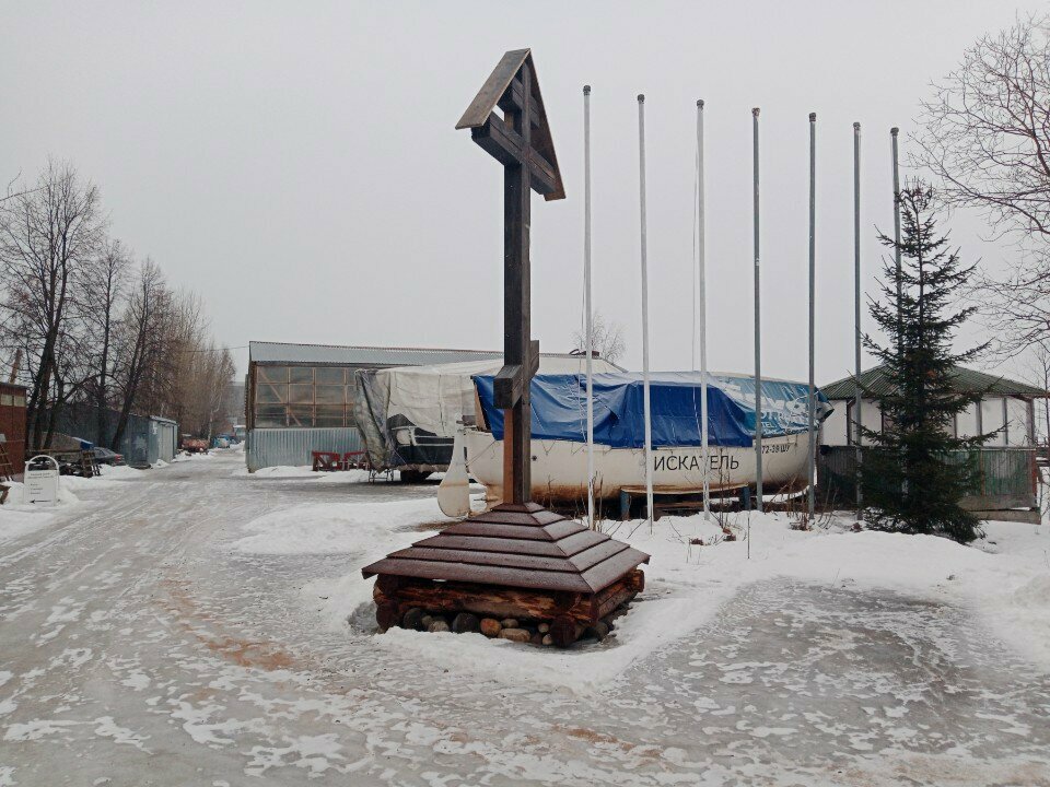 Şapel, haç anıtı Памятный крест погибшим путешественникам, Petrozavodsk, foto
