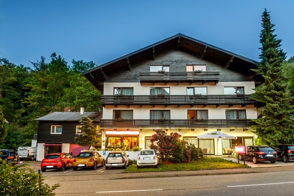 Otel Schwarzwaldhotel Sonne, Baden‑Baden, foto