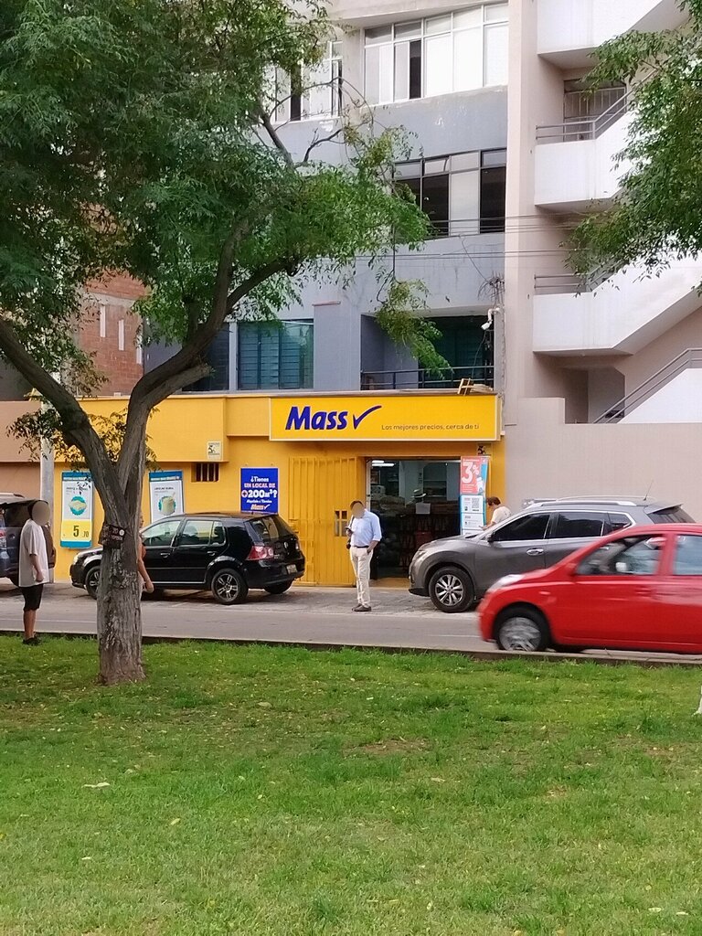 Otomobil yedek parçaları Mass, Lima, foto