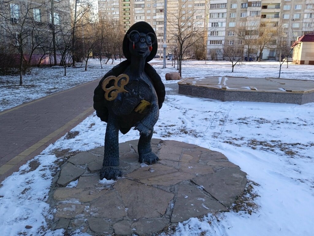 Park, sokak heykeli Черепаха Тортилла, Ramenskoye, foto