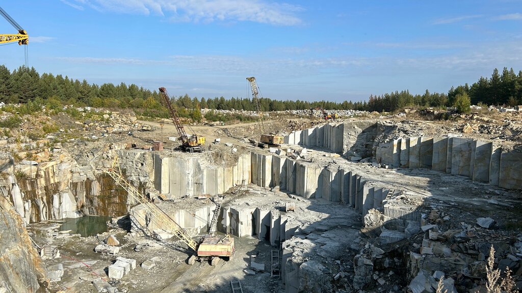 Taş ürünler ve yapılar Лисья Горка, Çeliabinskaya oblastı, foto