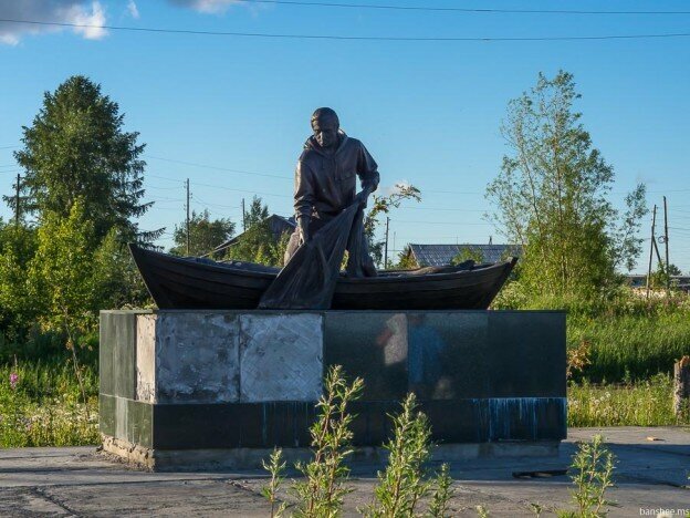 Park, sokak heykeli Рыбак, Krasnoyarski krayı, foto