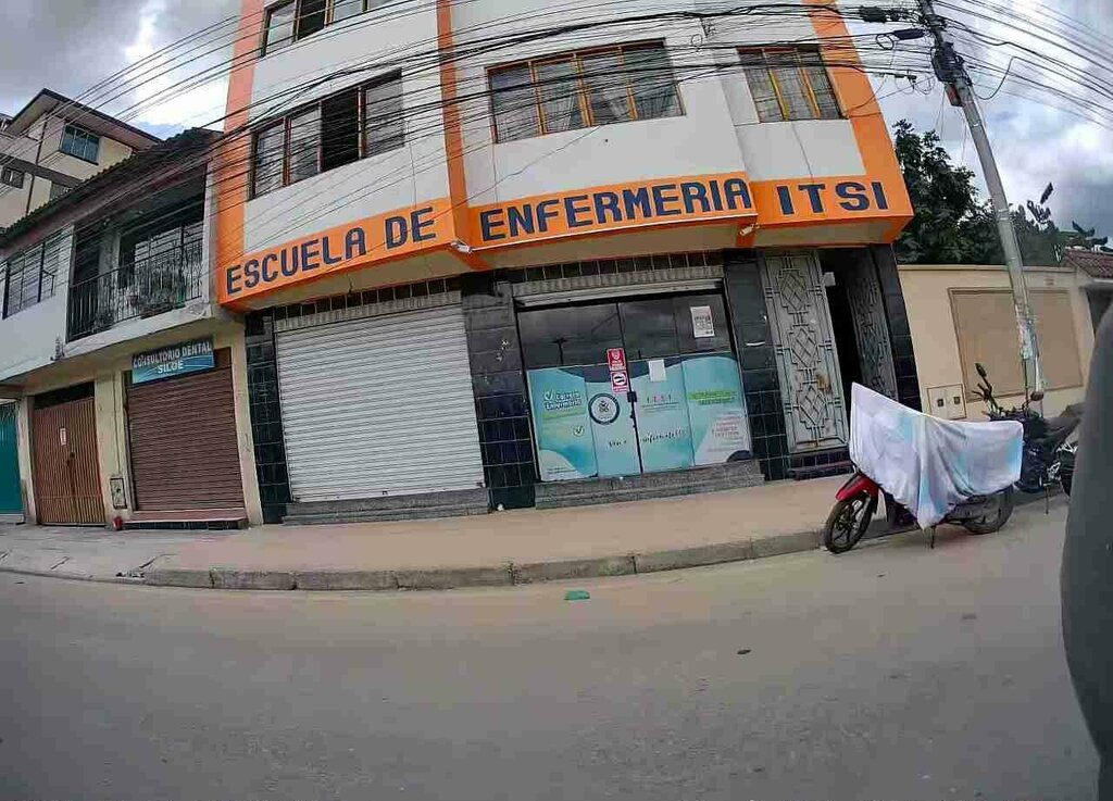 Meslek yüksekokulu Itsi Nursing School, Cochabamba, foto
