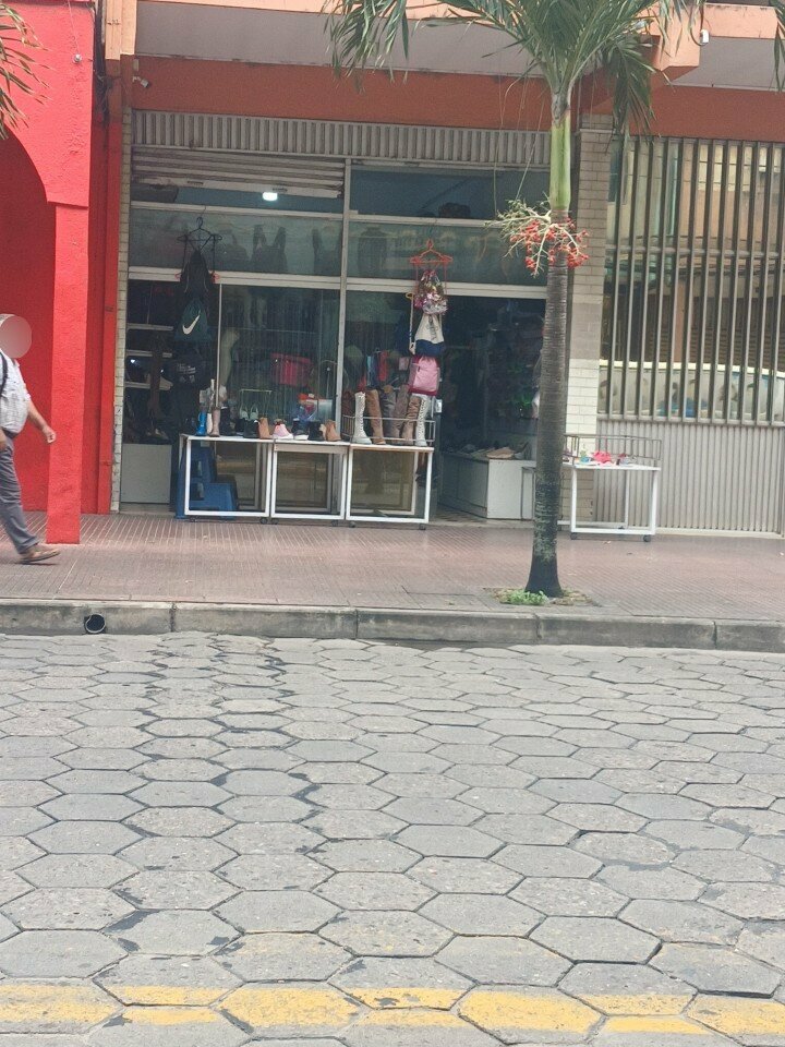 i̇kinci el eşya satışı Venta de zapatos americanos, Santa‑Krus, foto