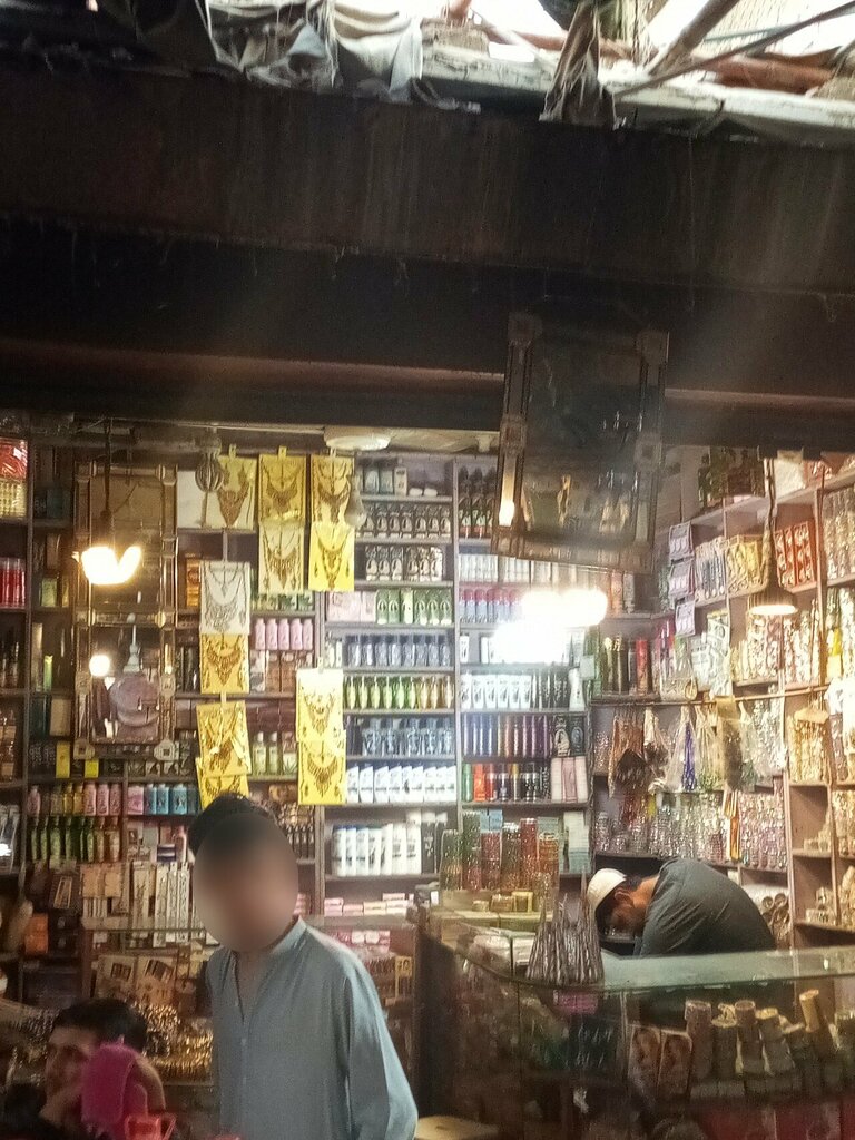 Kozmetik ve parfümeri mağazaları Junaid cosmetics shop, Karaçi, foto