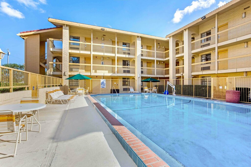 Otel La Quinta Inn by Wyndham Tampa Bay Pinellas Park Clearwater, Pinellas Park, foto
