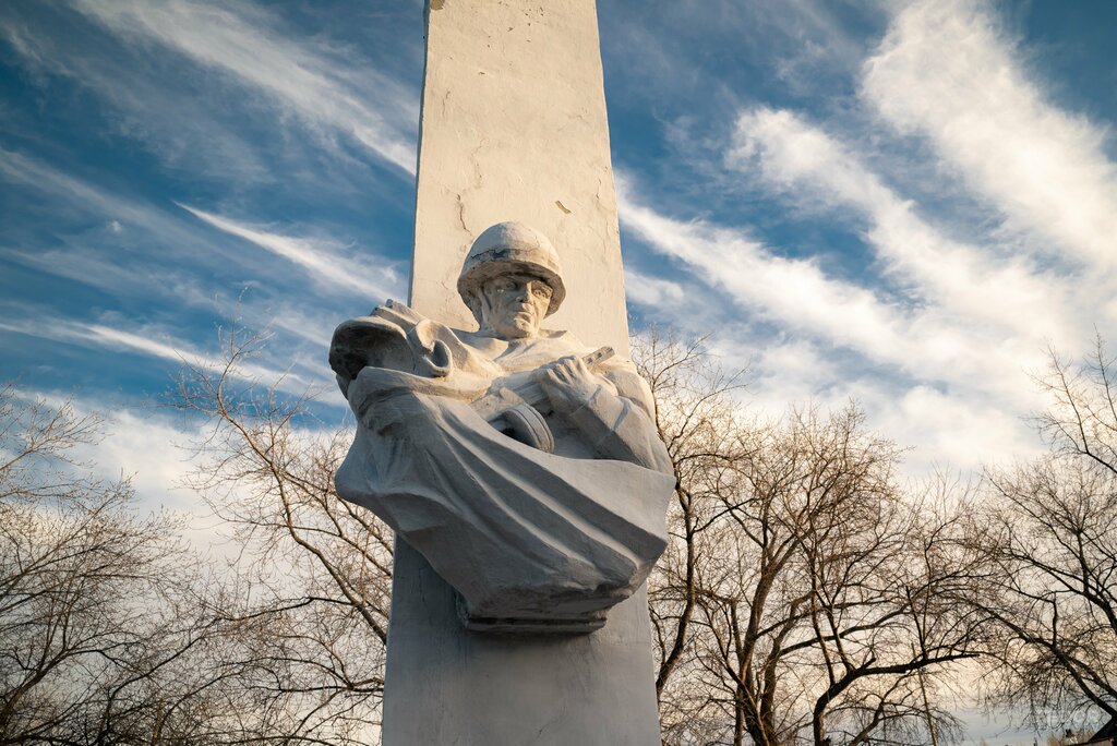 Anıt, heykel Воинам-землякам, погибшим в годы Великой Отечественной войны, Sverdlovskaya oblastı, foto