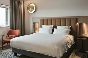 DoubleTree by Hilton Lyon Eurexpo & SPA (Rhone, Arrondissement de Lyon, Saint-Priest, Cours du 3e Millenaire), otel