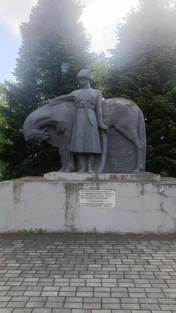 Anıt, heykel Революционным казакам, Adıge Cumhuriyeti, foto