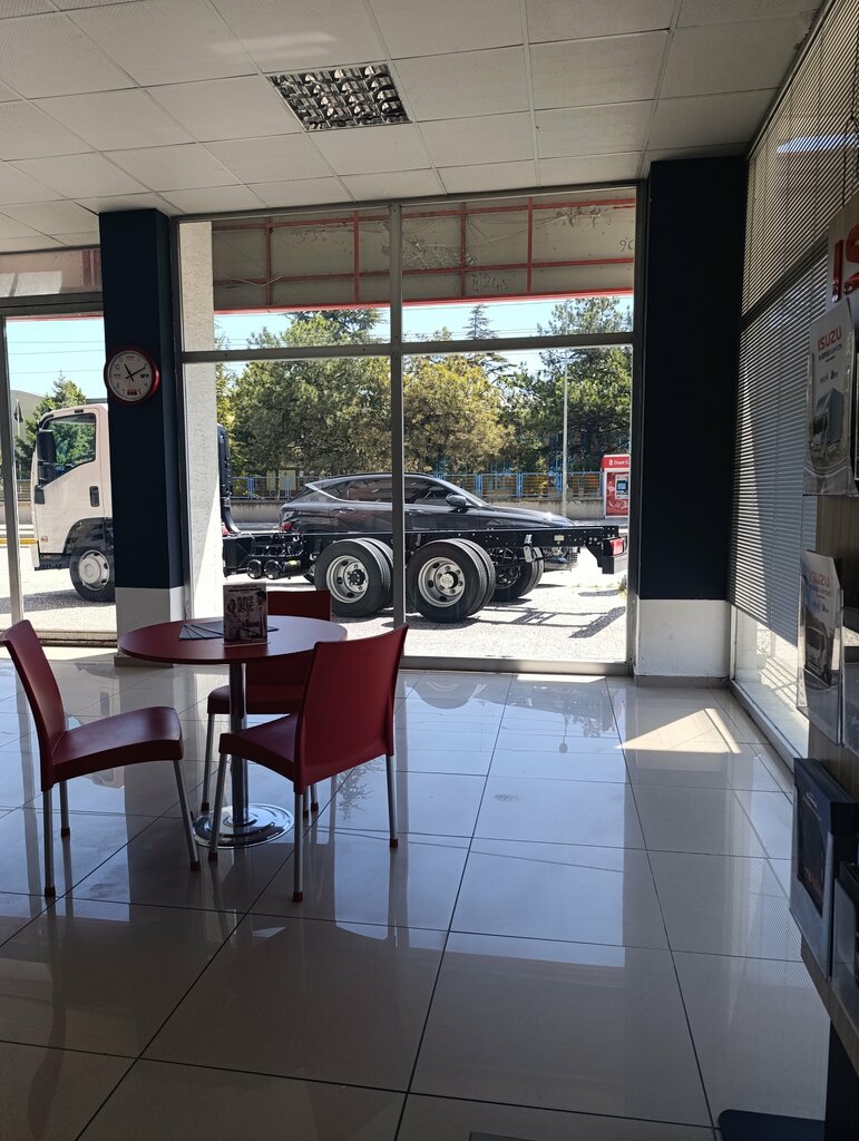 Otomobil satış galerileri Karseç Isuzu Yetkili Servisi, Eskişehir, foto